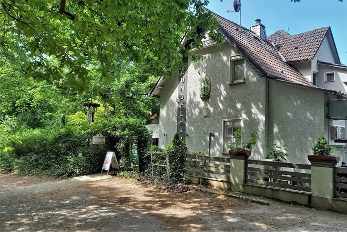 - Einkehrmöglichkeiten